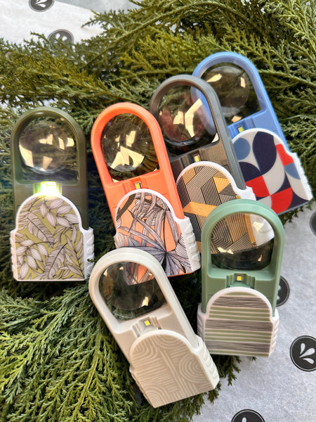 Magnifying Glass with Light and Sliding Cover – Bismarck | Real Deals